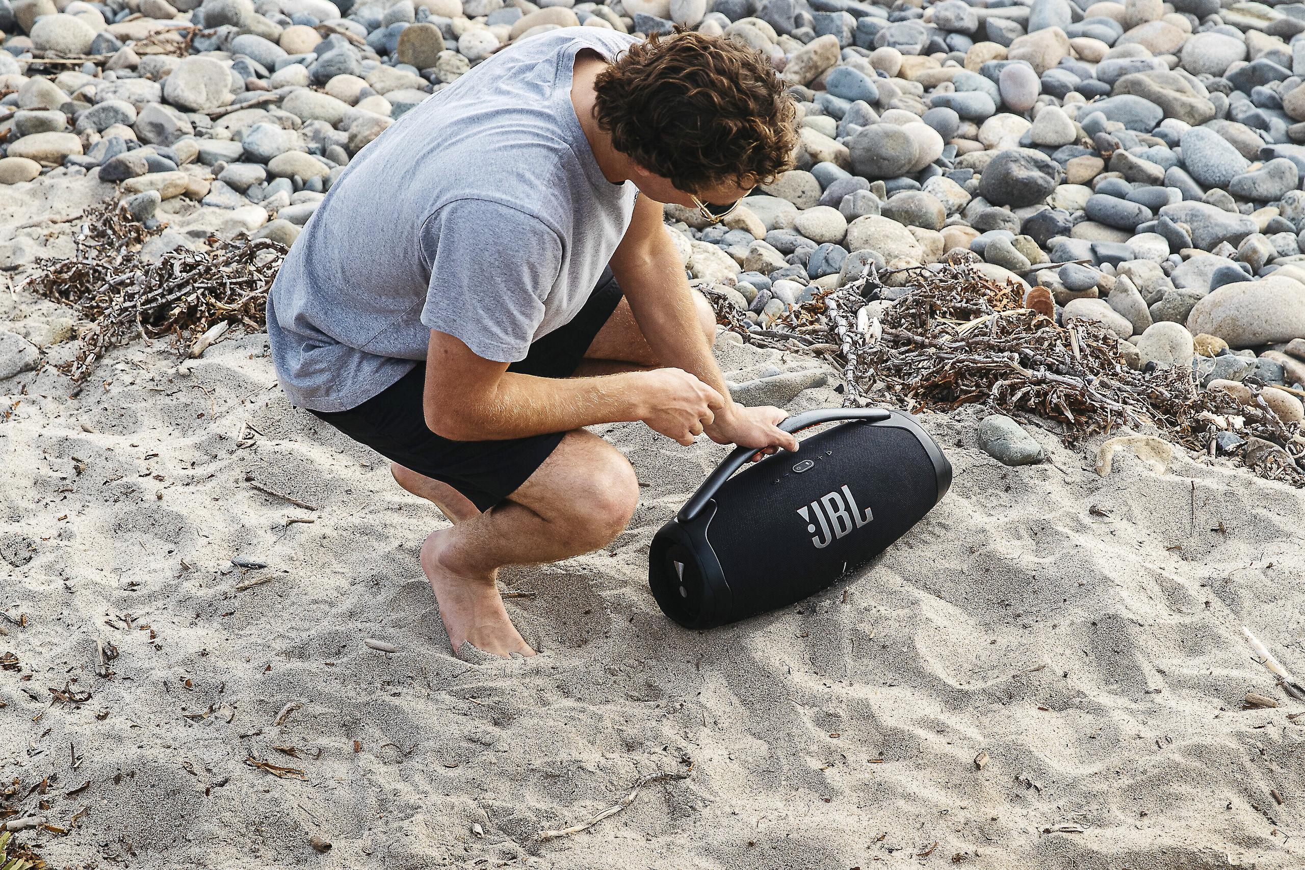 Beats Pill Kim Kardashian Edition Wireless Speaker vs JBL Boombox 3 ...