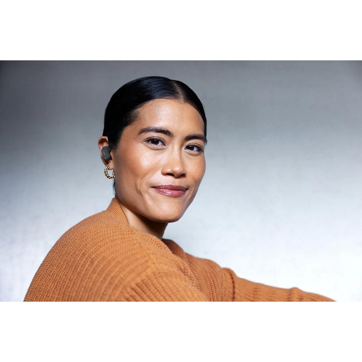 Apple AirPods Pro 3 Wireless Earbuds vs Bose QuietComfort Earbuds II ...