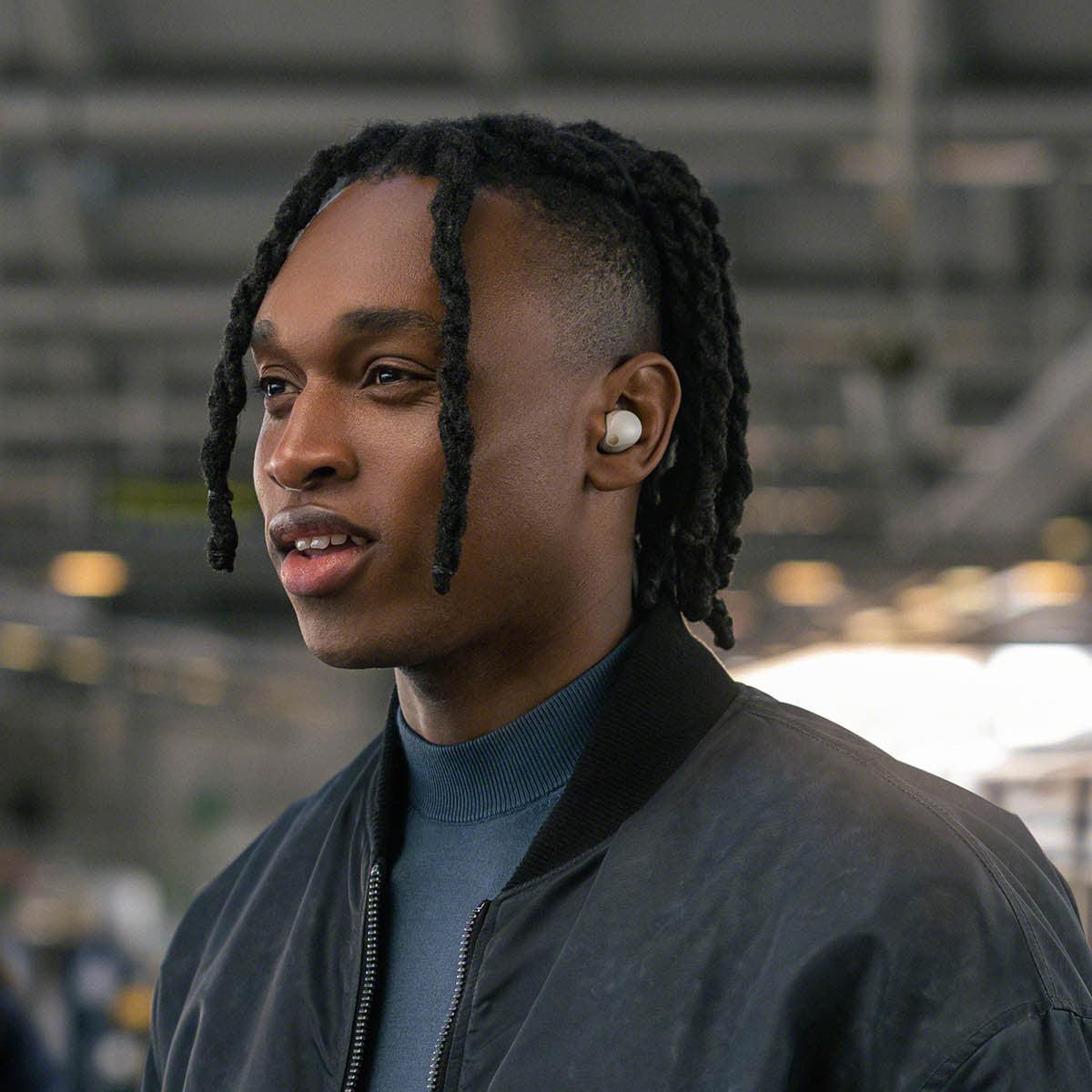 Sony WF-1000XM5 True Wireless Noise Cancelling Earbuds vs Apple AirPods ...