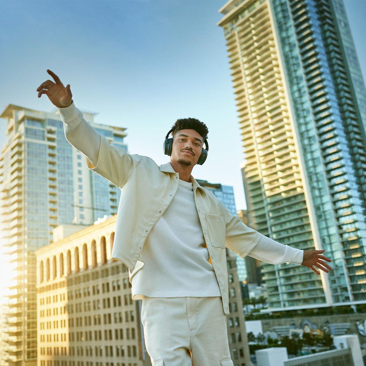 Bose QuietComfort Wireless Headphones vs Bowers & Wilkins Px8 Wireless ...