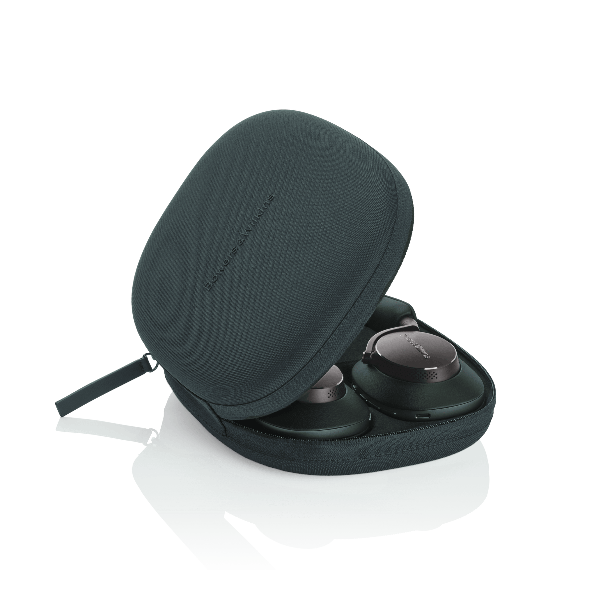 Bowers & Wilkins Px8 Wireless Headphones vs Bose QuietComfort Ultra ...