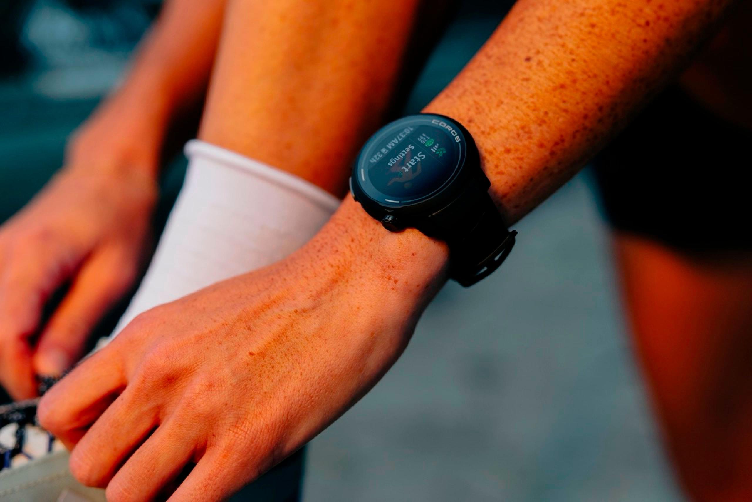 COROS Pace Pro GPS Sport Watch vs Apple Watch SE 2nd Generation 40mm ...